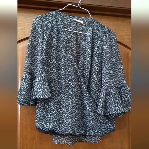 entro | Tops | Entro Brand Bell Sleeve Medium | Poshmark